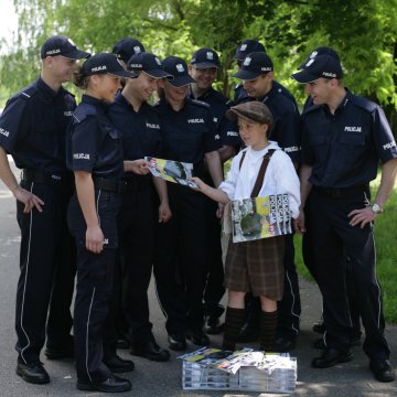 Lipcowe wydanie „Policji 997” jest wyjątkowe – setne. - Gazeta ...