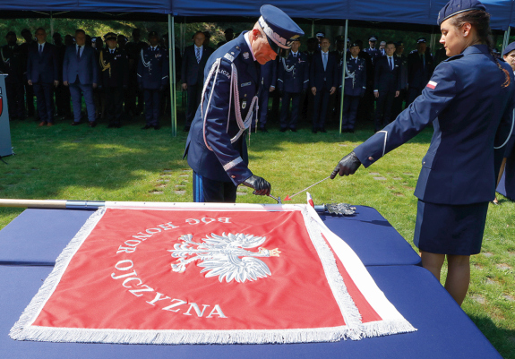 Sztandar dla BOA - Gazeta Policyjna - Portal polskiej Policji